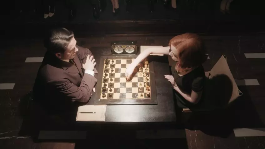 queen move chess anya taylor-joy